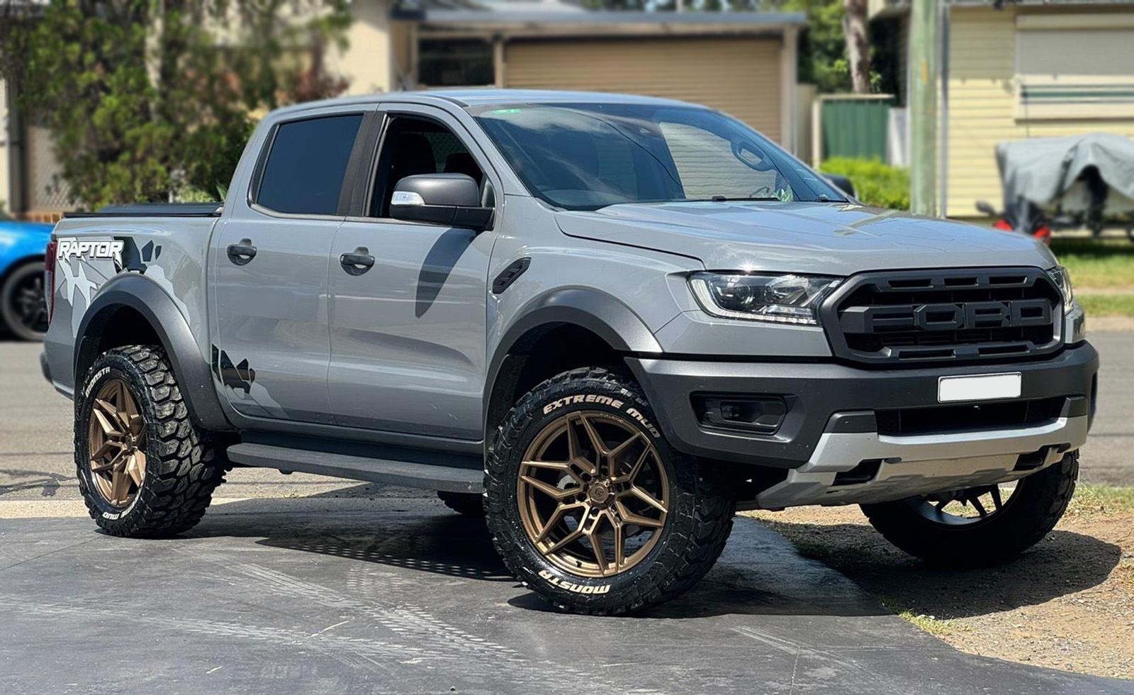 GT FORM GFS3 HYBRID FORGED DARK BRONZE 20X9.5 6X139.7 WHEEL & TYRE ...